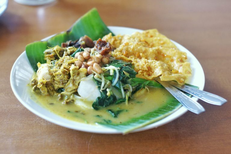 4 Menu tipat-sayur khas Bali, sehat enak terjangkau!