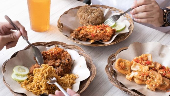 Menu Geprek Bensu dan Harga Lengkap dengan Gambar - Kooliner